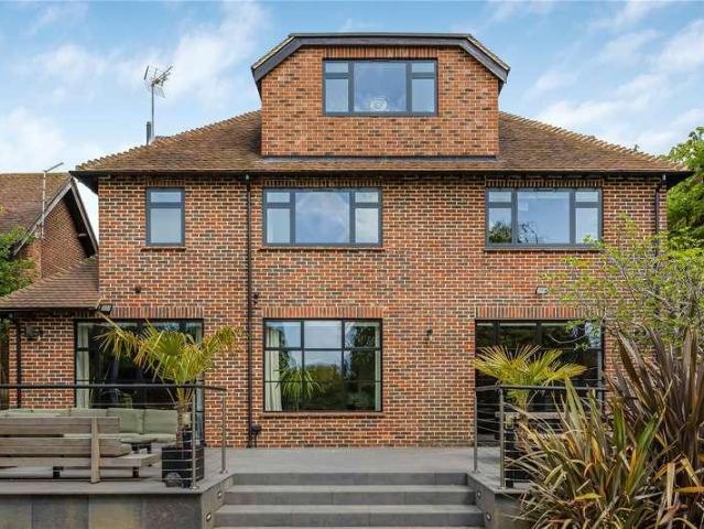 5 bed house for sale