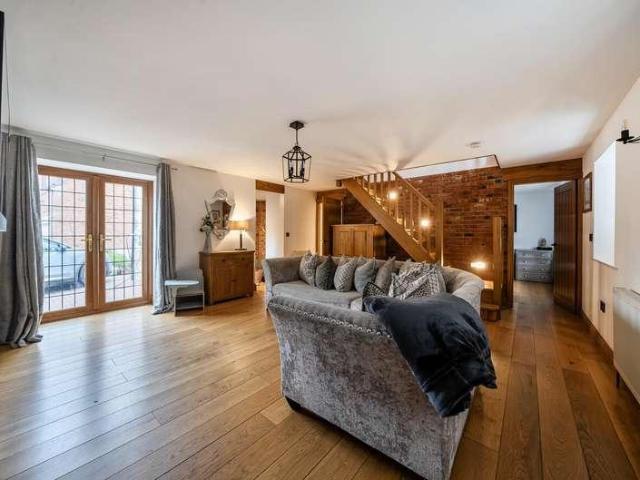 5 bed house for sale