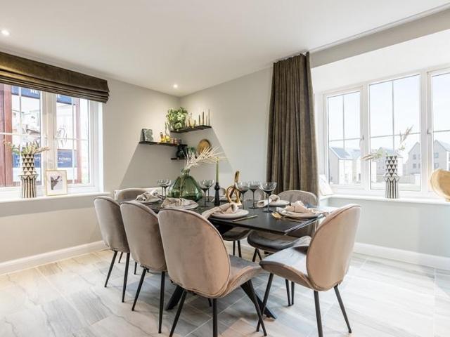 5 bed house for sale