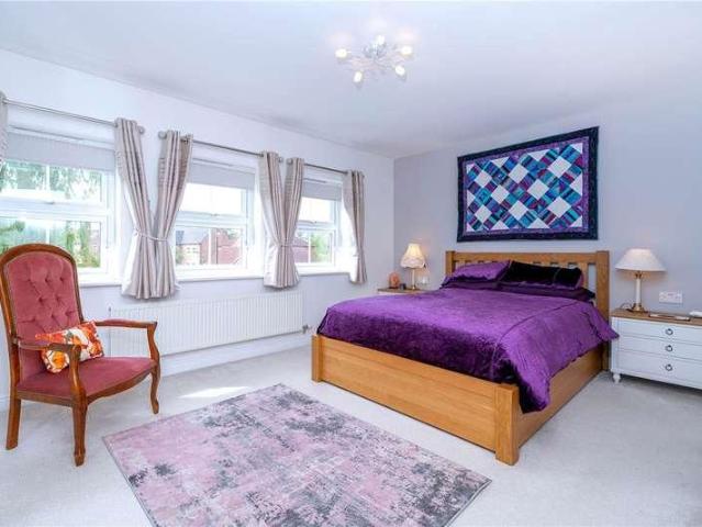5 bed house for sale