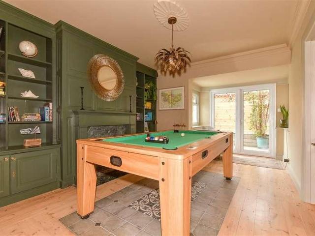 5 bed house for sale