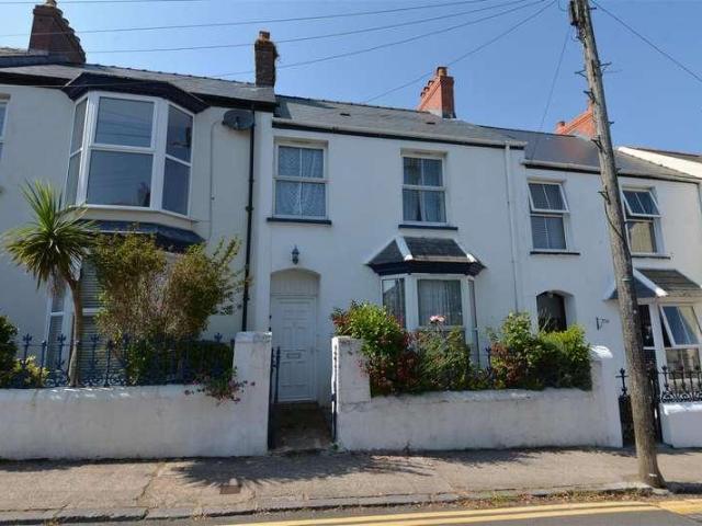 5 bed house for sale