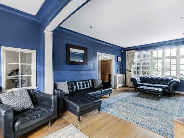 5 bed house for sale
