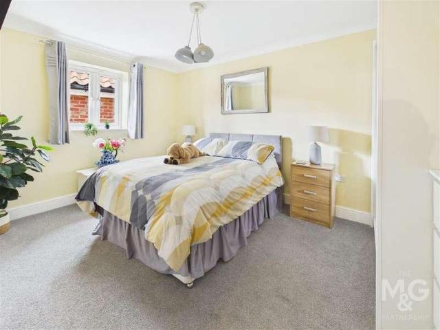 5 bed house for sale