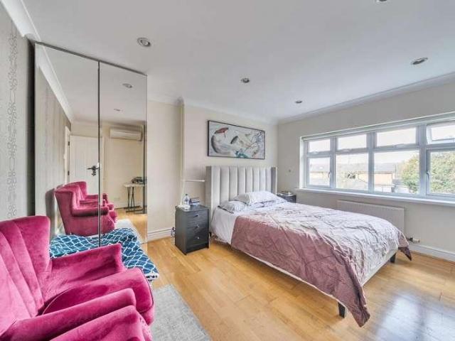 5 bed house for sale