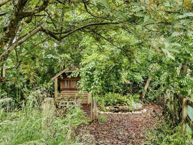 5 bed house for sale