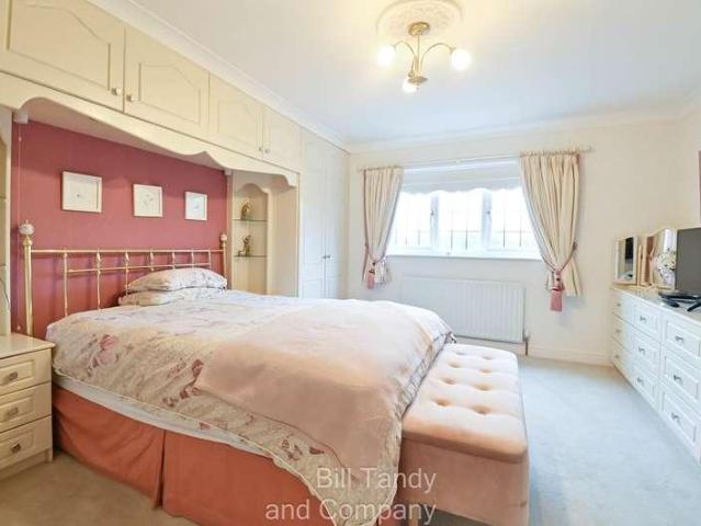 5 bed house for sale