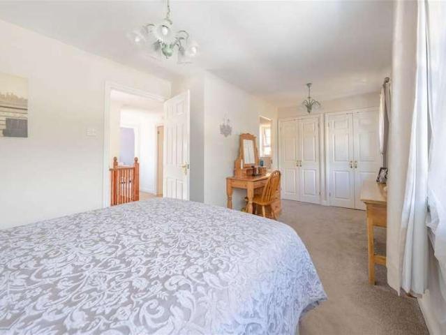 5 bed house for sale