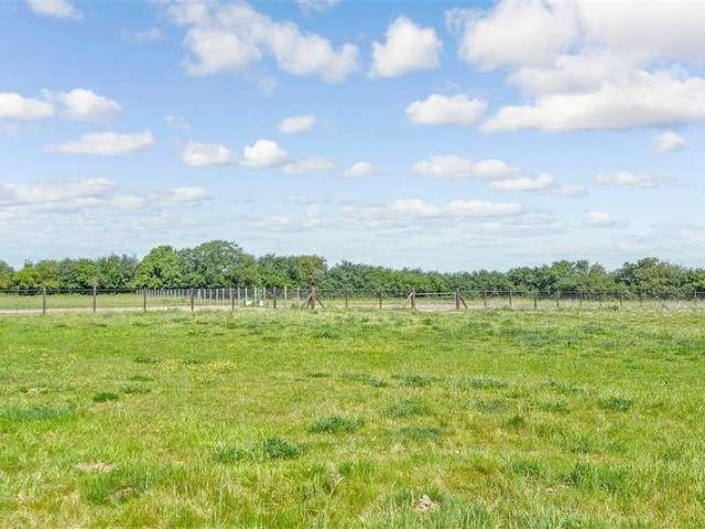 5 bed house for sale