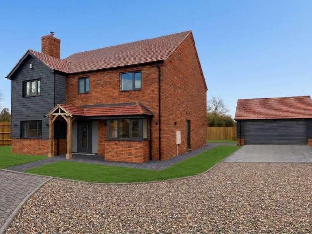 5 bed house for sale