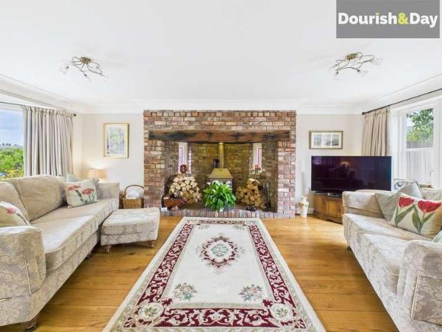 5 bed house for sale