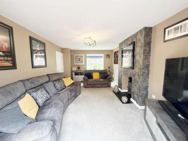 5 bed house for sale