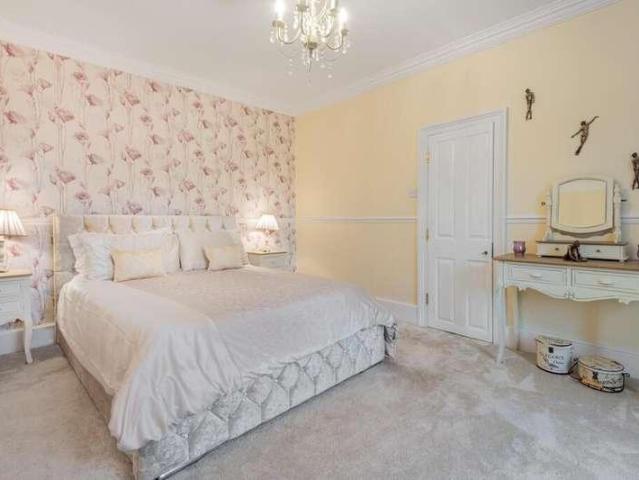 5 bed house for sale