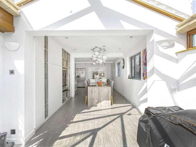 5 bed house for sale