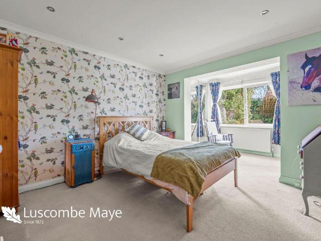 5 bed house for sale