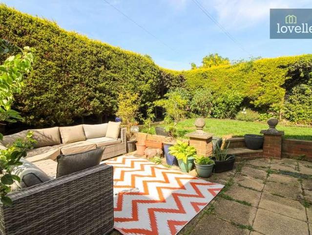 5 bed house for sale