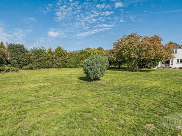 5 bed house for sale