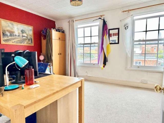 5 bed house for sale