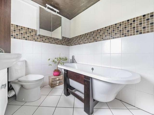 5 bed house for sale