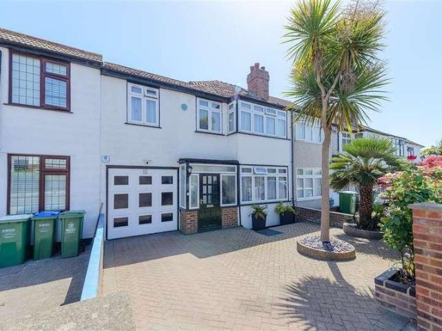 5 bed house for sale