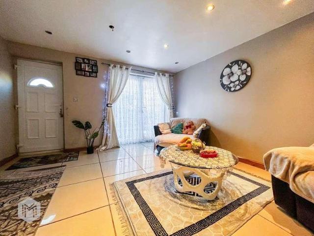 5 bed house for sale