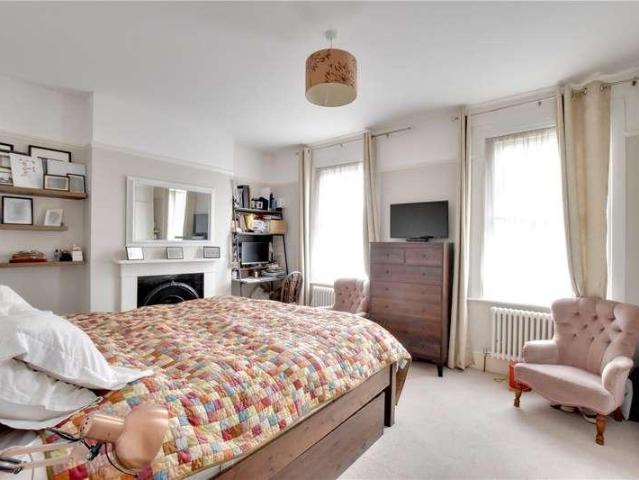 5 bed house for sale