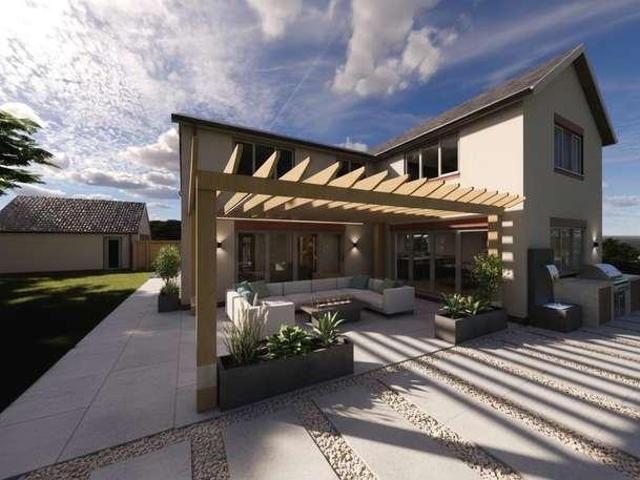 5 bed house for sale
