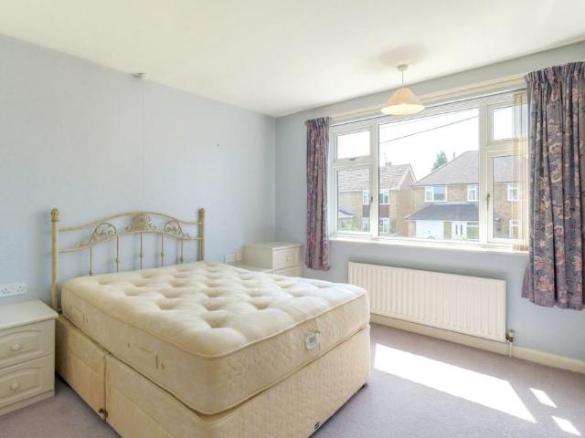 5 bed house for sale