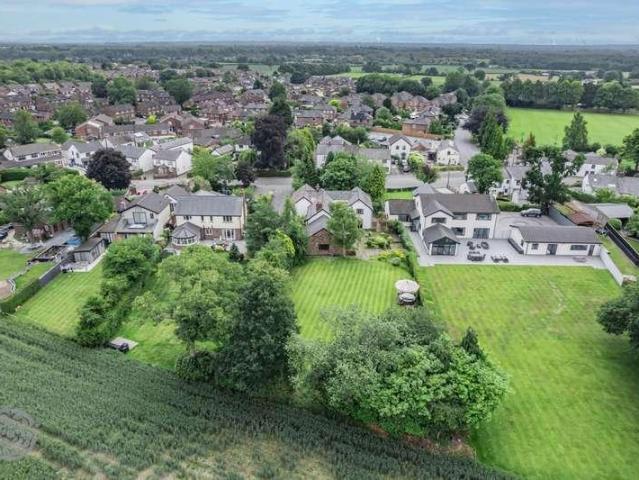 5 bed house for sale