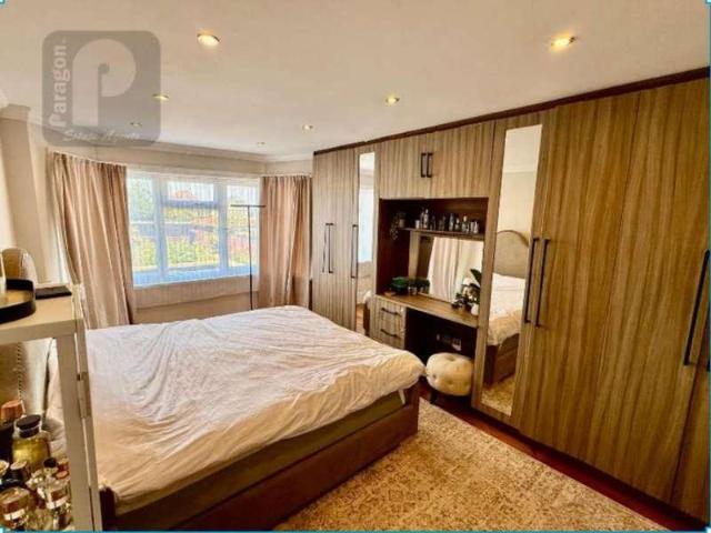 5 bed house for sale