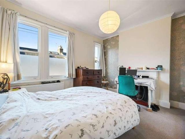 5 bed house for sale