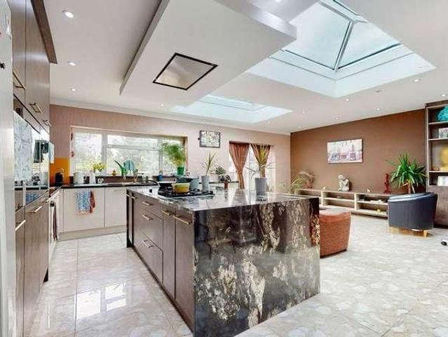 5 bed house for sale