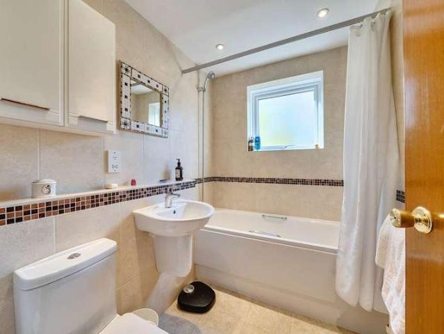 5 bed house for sale