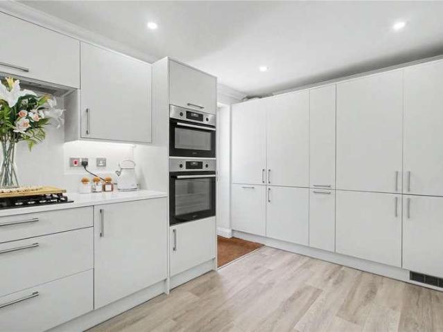 5 bed house for sale