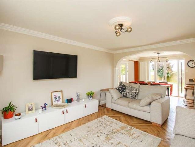 5 bed house for sale