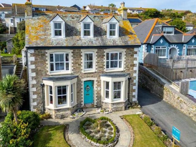 5 bed house for sale