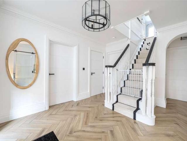 5 bed house for sale