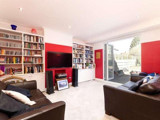 5 bed house for sale