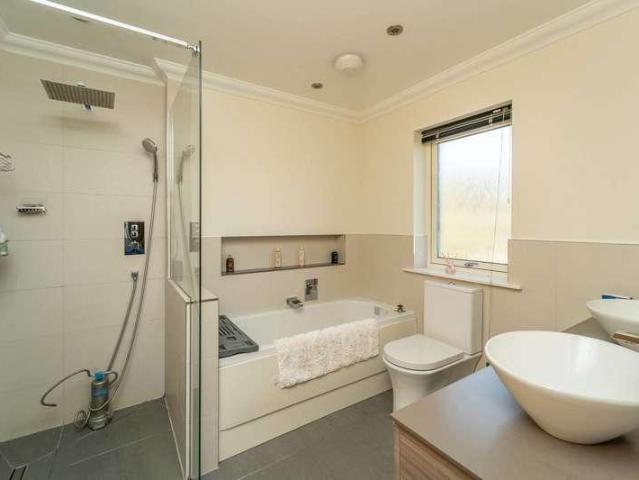 5 bed house for sale