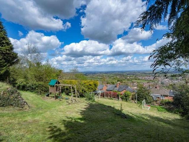 5 bed house for sale