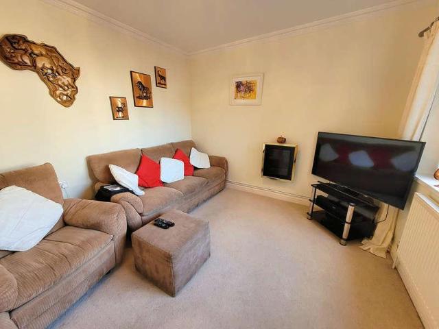 5 bed house for sale