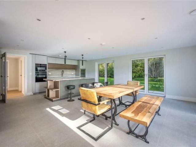 5 bed house for sale