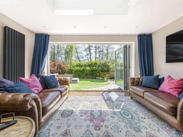 5 bed house for sale
