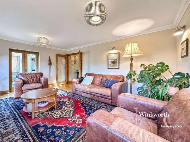 5 bed house for sale