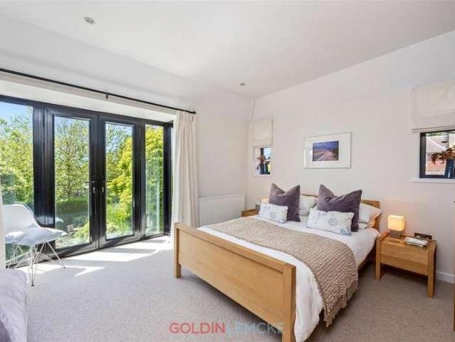 5 bed house for sale