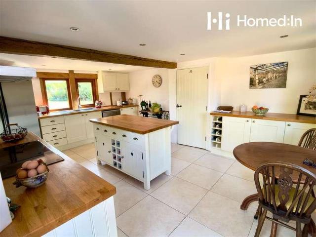 5 bed house for sale