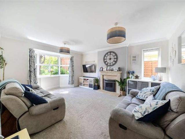 5 bed house for sale