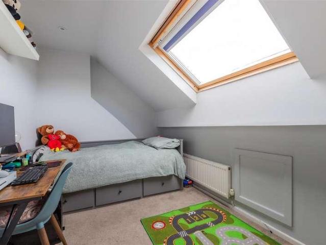 5 bed house for sale