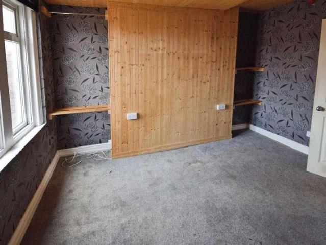 5 bed house for sale