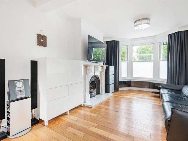 5 bed house for sale